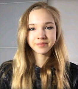 Naomi Seibt – Portrait News